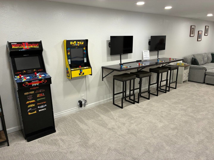 Spacious 4br Home W/ Epic Basement Arcade - Rapid City, SD
