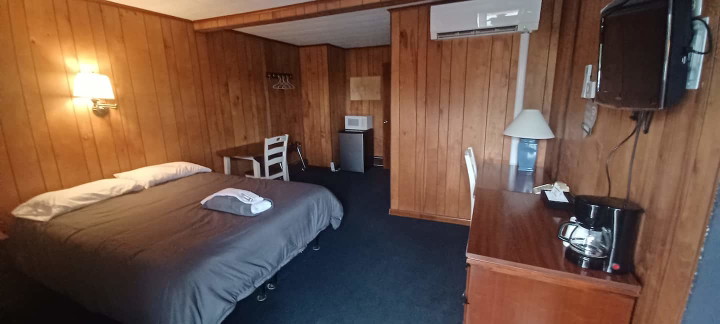 Lovely Little Slice Of Home
Feat. One Queen Bed - Maine