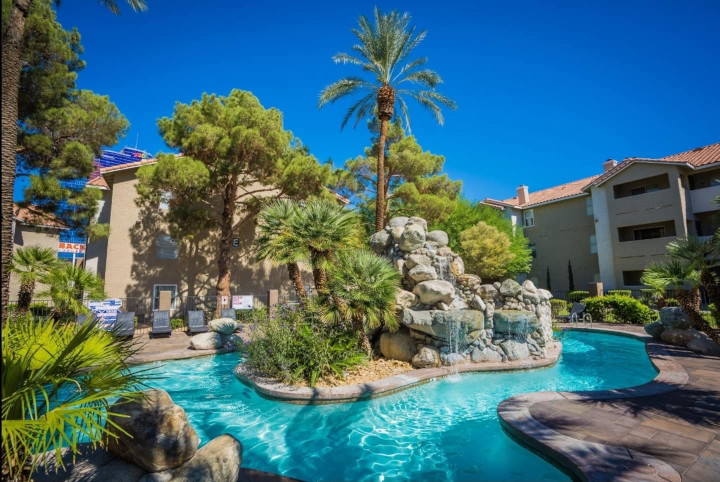 8 Minutes To Strip | Pool Gym & Free Parking - Henderson, NV