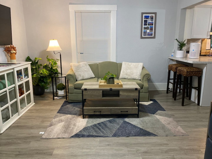Family & Pet-friendly 2br Retreat Near Downtown - Des Moines, IA