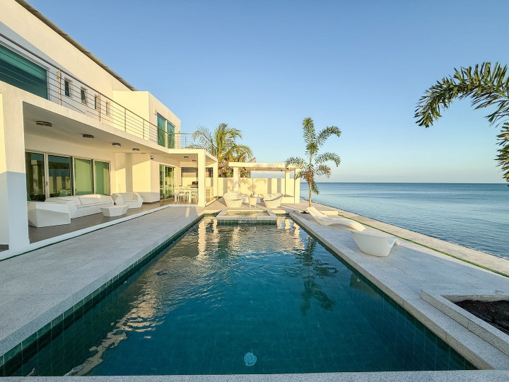 Luxury Oceanfront Villa | Pool Sunset Views | 5 Br - Panama