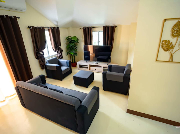 Whole 3rd Floor House With 3br - Subic