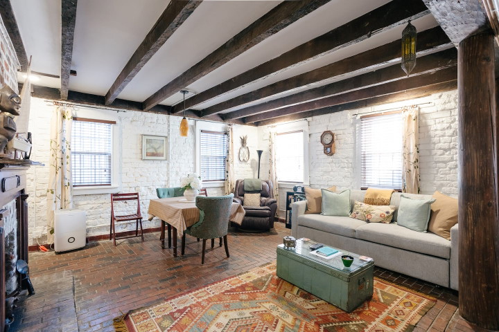 Charming Historic Garden Apartment- Near Jones St. - Savannah, GA