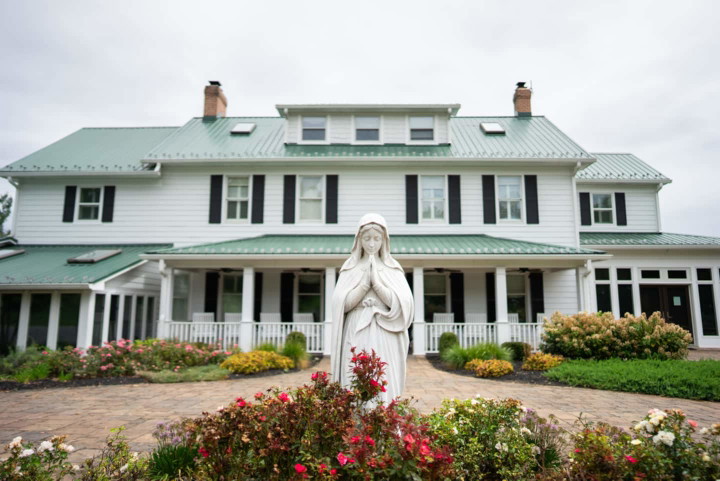 Charming Farmhouse Retreat: Historic Inn Farm Stay - Columbia, MD