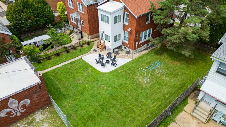 Family Home Walk To Zoo And Forest Park-huge Yard! - Kirkwood, MO