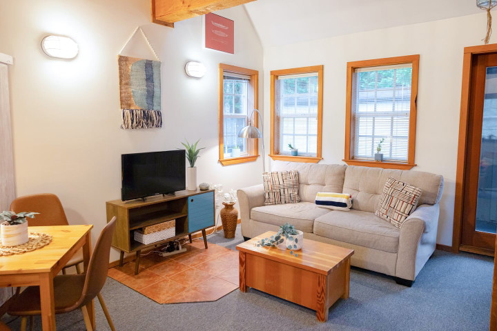 Coastal Loft | Steps To Beach & Lighthouse Trail! - Ucluelet