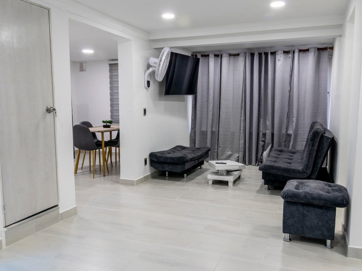 Modern Apartment Overlooking 80th Avenue - Medellín