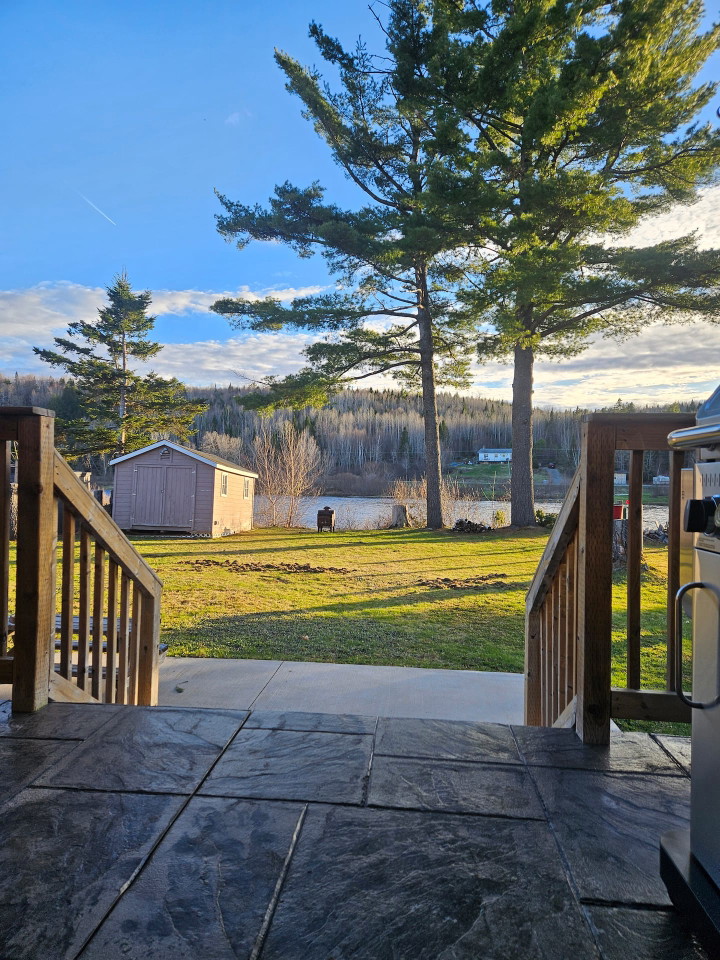 Cozy Cottage On The Nashwaak River - New Brunswick