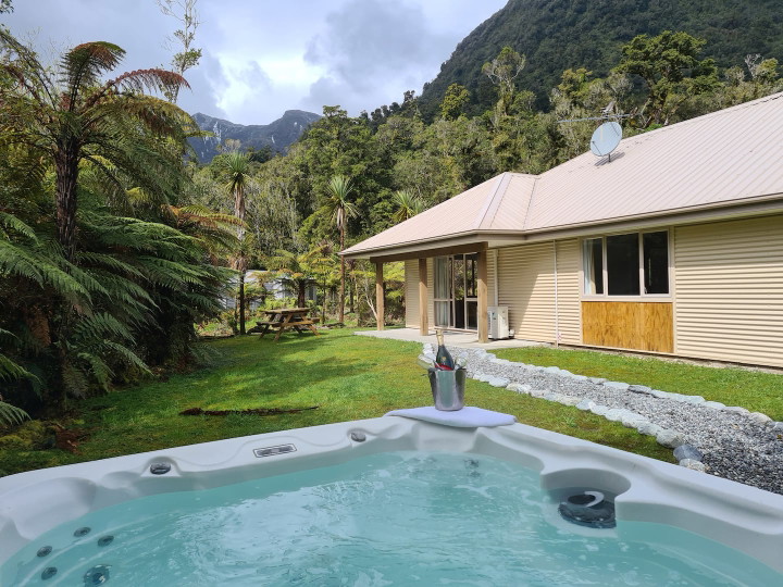 Central 3 Br House W/ Hot Tub - Franz Josef / Waiau