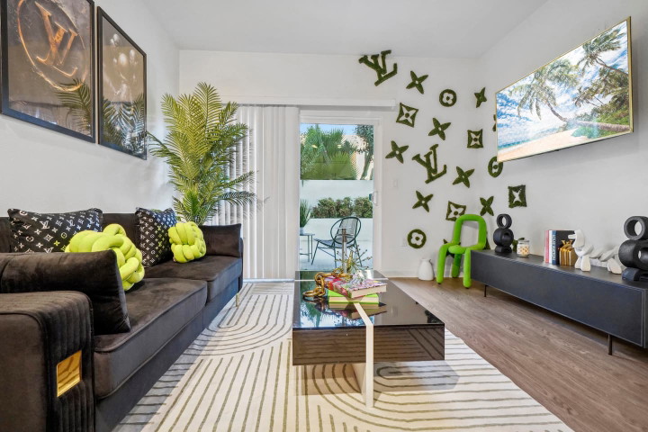 House Of Lv-themed Unit
In Hollywood
Gym/rooftop - Burbank, CA