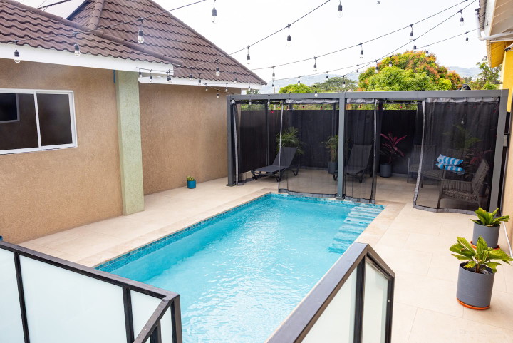 West Grove Unit-5 3br- 3ba- Piscine à Débordement, Sécurisée - Kingston