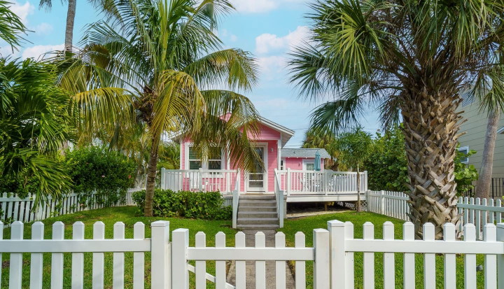 Sunshine Beach Bungalow That Is A Unique Treasure - Treasure Island, FL