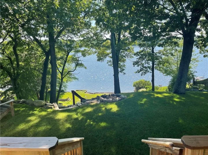 2 Bed Lake House Winter Rental - Pet Friendly - Warwick, RI