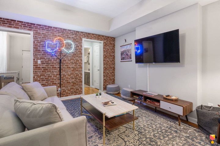 Chic Apt With Private Deck And Parking - Cincinnati