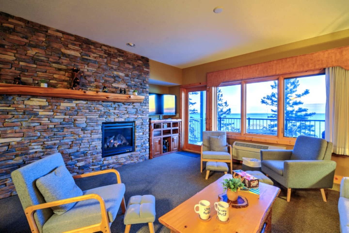 Superior Lakefront 2br|pool Hot Tub Sauna Ev - Two Harbors, MN
