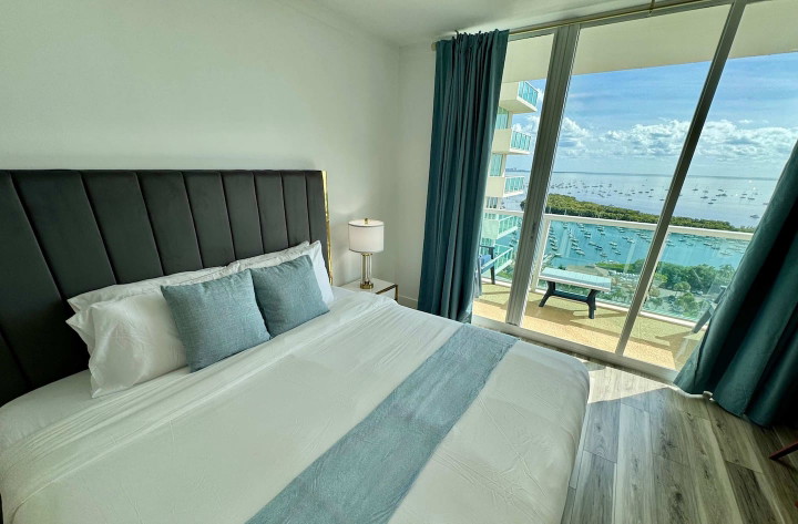 Balcony Ocean View ! Pool - Wifi - Gym - Parking - Kendall, FL