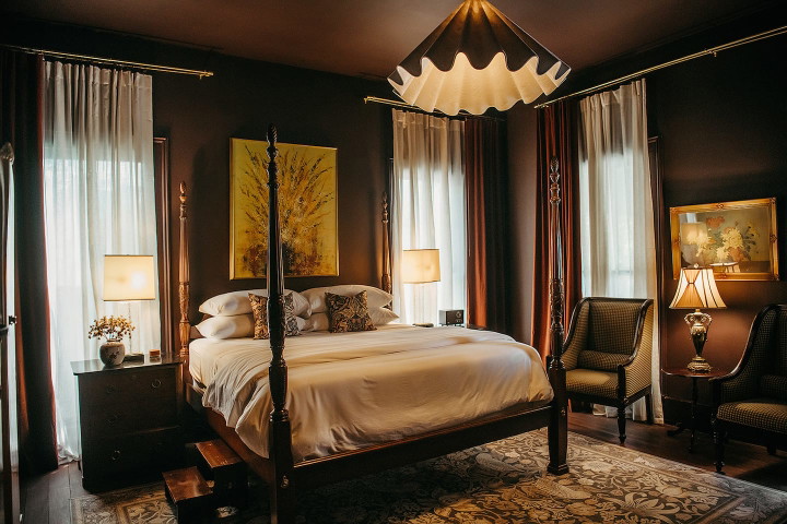 King & Queen Suite Downtown At Crystal River Inn - San Marcos, TX
