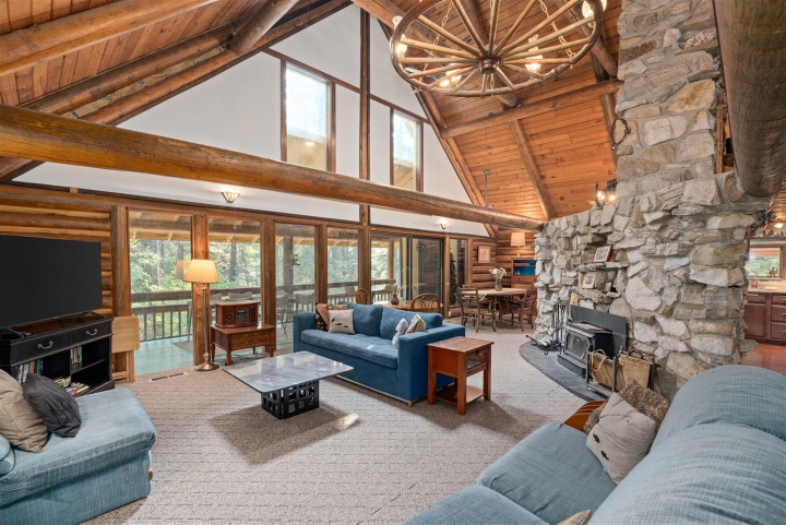 Leavenworth Lodge | Pool Table, Fireplace & Games - Lake Chelan, WA