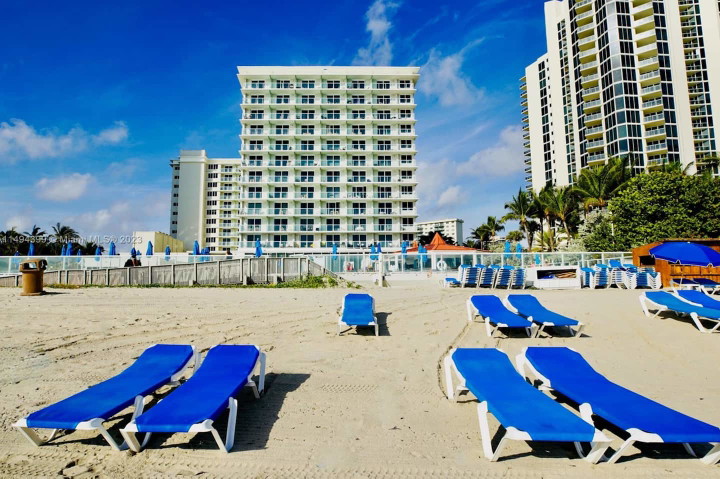 Miami Studio With Beach Access, Gym 24hr Security - North Miami, FL