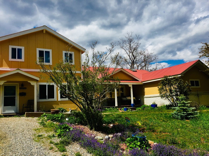 The Holiday House Apartment - Durango, CO