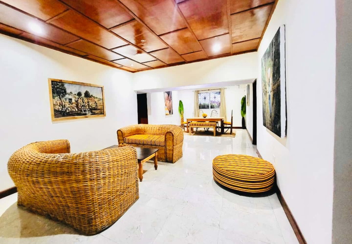 2bed, 2.5bath Home In Central Area + 24/7 Security - Monrovia