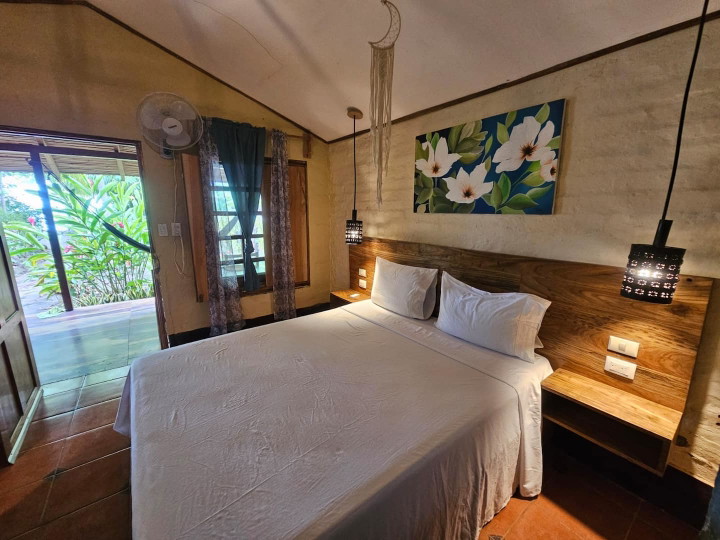 House (Beautiful Island) Queen Size Bed - Nicaragua