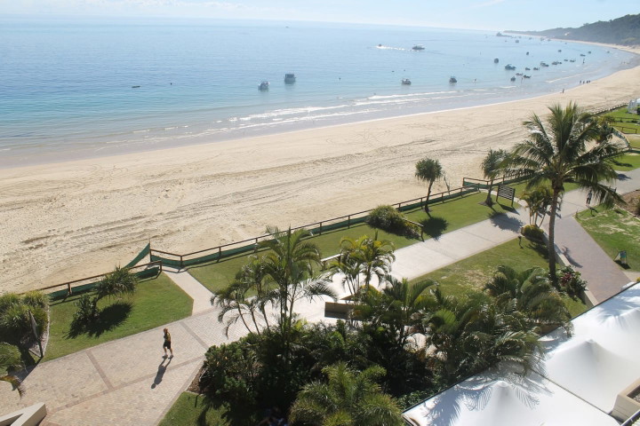 Deep Blue 15 - Beachfront Apartment - Brisbane