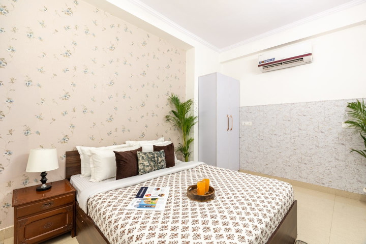 Homlee-vintage 2bhk-ndls-lift-bharat Mandapam - New Delhi