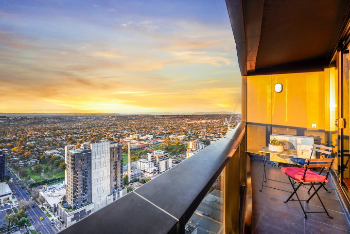 Highrise Skyline Spectacular View Luxury 2b2b1p - Box Hill