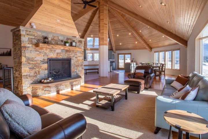 Luxury Montana Homestead On 10 Private Acres - Montana