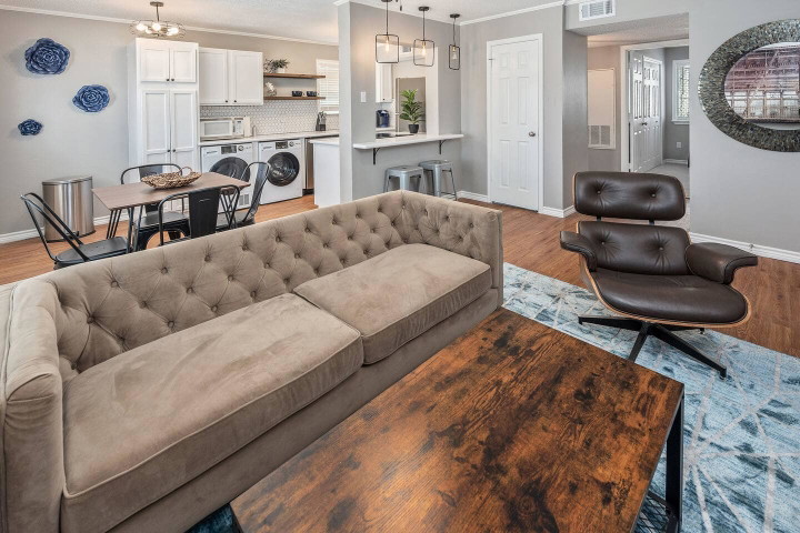 Silo: Walk To A&m Campus, King Beds, First Floor - College Station, TX