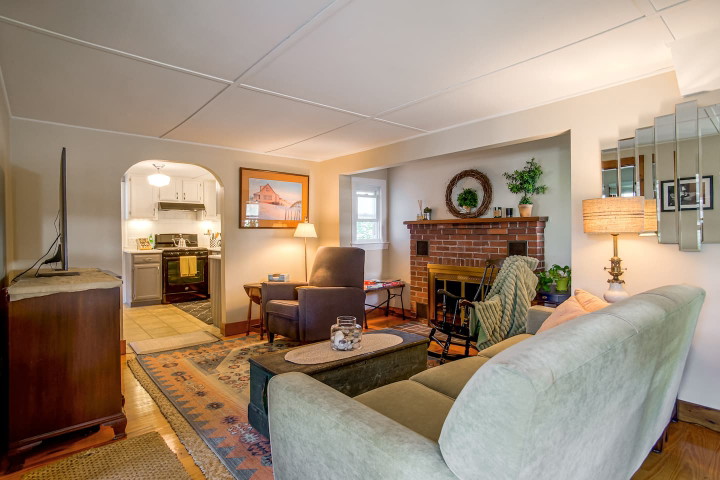 Walk To Beach! Wareham Getaway W/ Patio - Wareham, MA