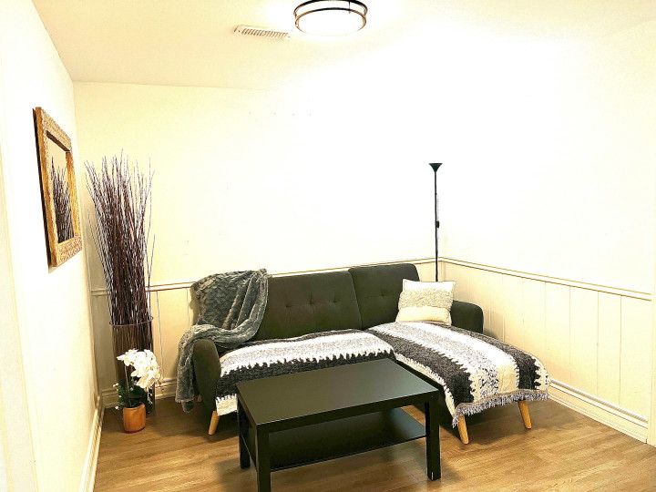 Modern 1br Private Entry Kitchen W/d - Oshawa