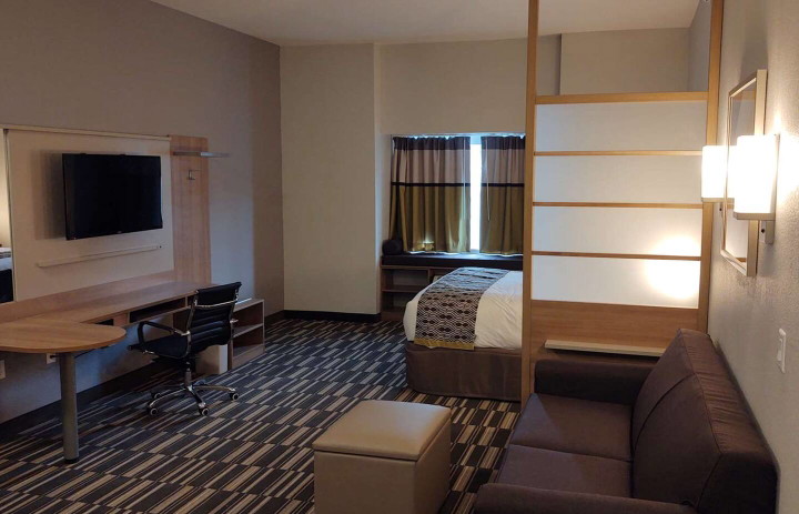 Microtel Liberty | Queen Suite | Free Parking - Liberty, MO