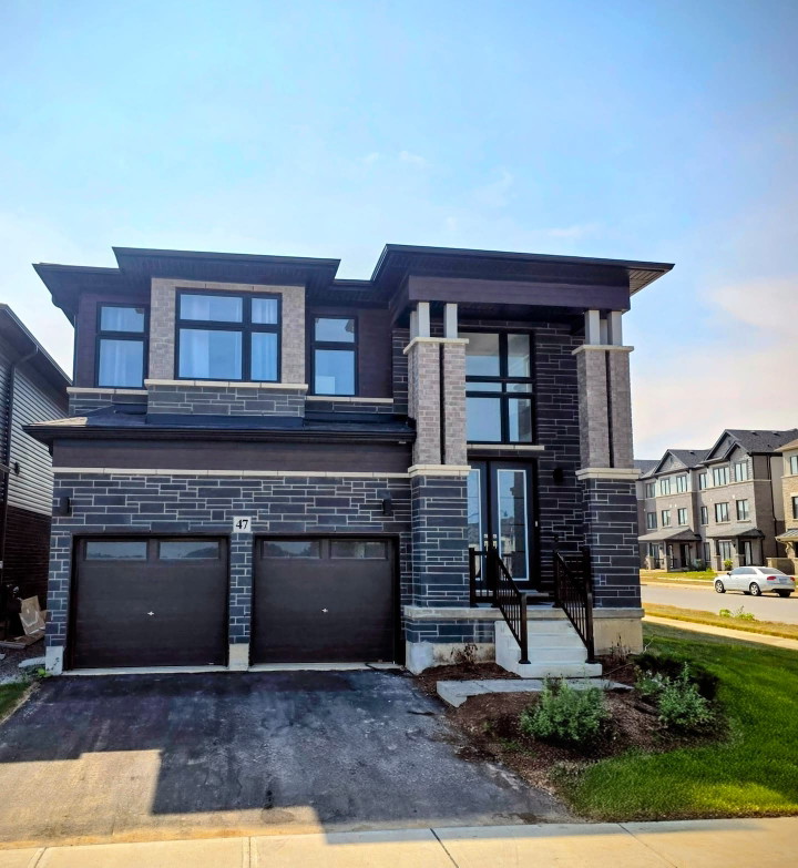 New Home In Brantford Ontario - Brantford