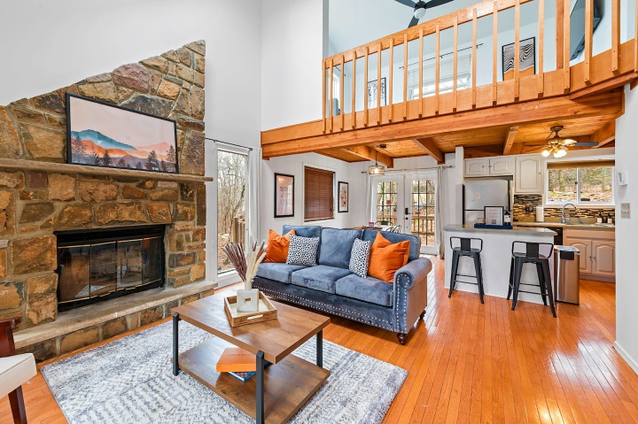 The Marron Escape | Poconos Getaway - East Stroudsburg, PA