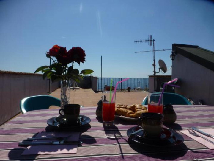 Holiday Home With A Terrace Just Steps From The Sea - Riposto