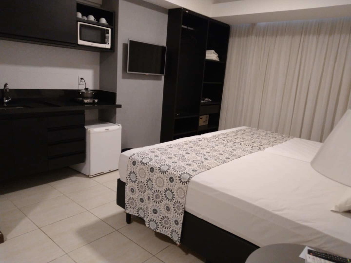 Flat Decorado Em Localização Excelente - Feira de Santana
