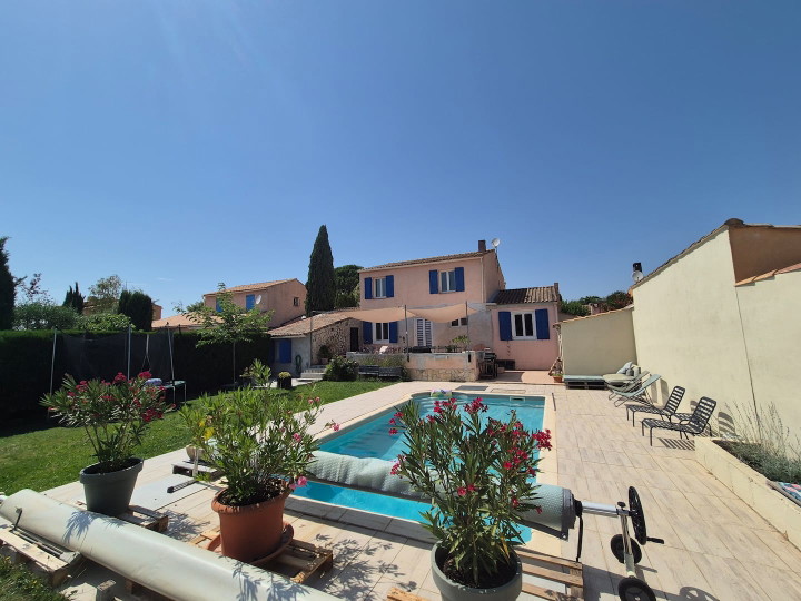 Chambre 3 / Lit Double Dans Maison Avec Piscine - Pertuis