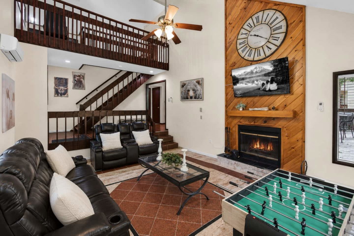 Hot Tub Retreat | Fireplace + Sunroom - East Stroudsburg, PA