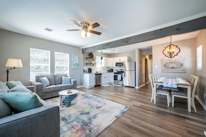 Cozy Beach House ~8 Min Walk To Beach/restaurants! - Galveston