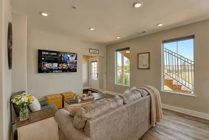 Farmhouse At Lincoln Suites Smart Home, King Bed - Sheridan, WY