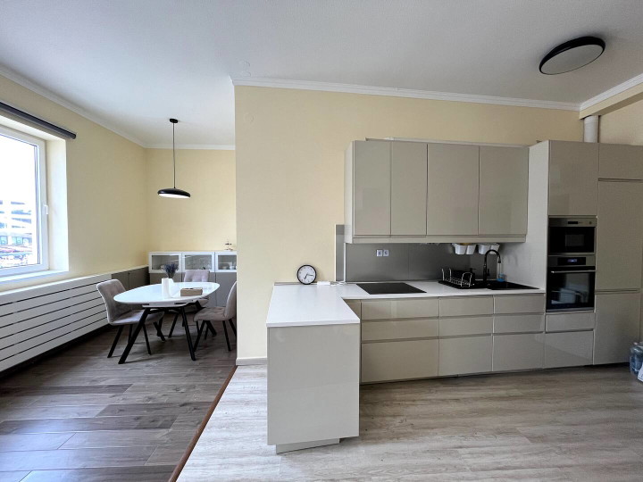 Je T'attendais Déjà Sur La Place Principale 2 - Siófok