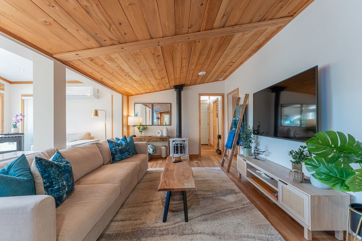 Waterfront Cottage Retreat | Private Dock + Kayaks - Huntsville