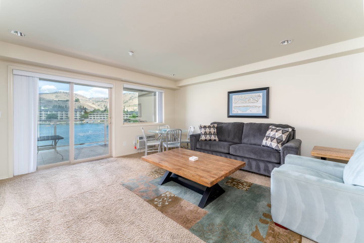 Grandview 633 Waterfront Condo On Lake Chelan - Chelan, WA