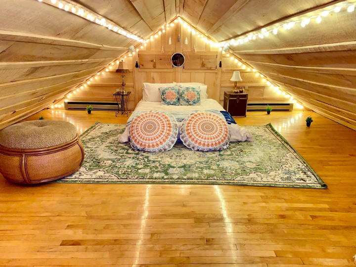 Riverfront Boho Penthouse-loftjacuzzibalcony - Saint Joseph, MO