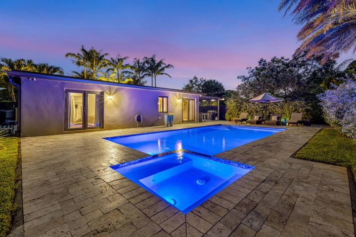 Sunset Manors Heated Pool Home - Margate, FL