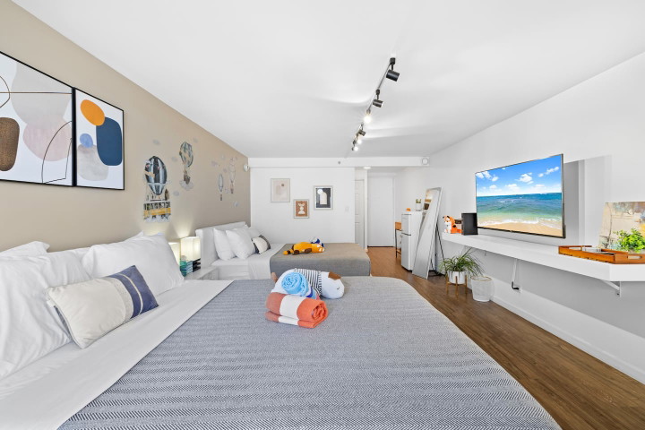 Spacious Cute Central Waikiki Condo! * 2 Queens - Honolulu