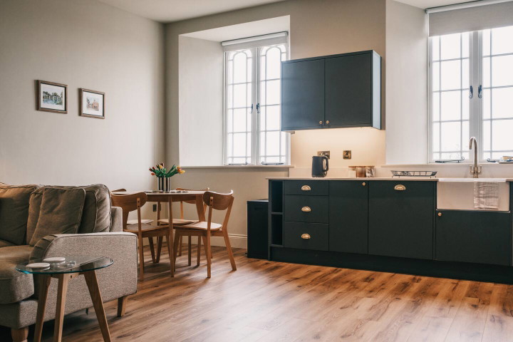 Spacious & Stylish Riverside Apartment For 2 - Ross-on-Wye