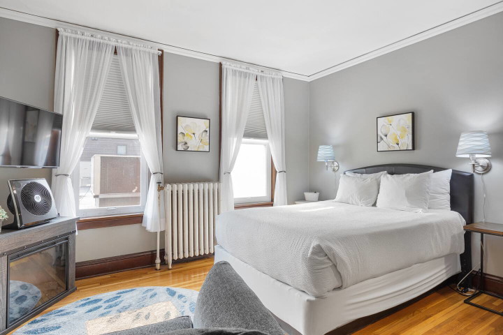 3 - The Ledger: Downtown Retreat, Studio Apartment - Two Harbors, MN